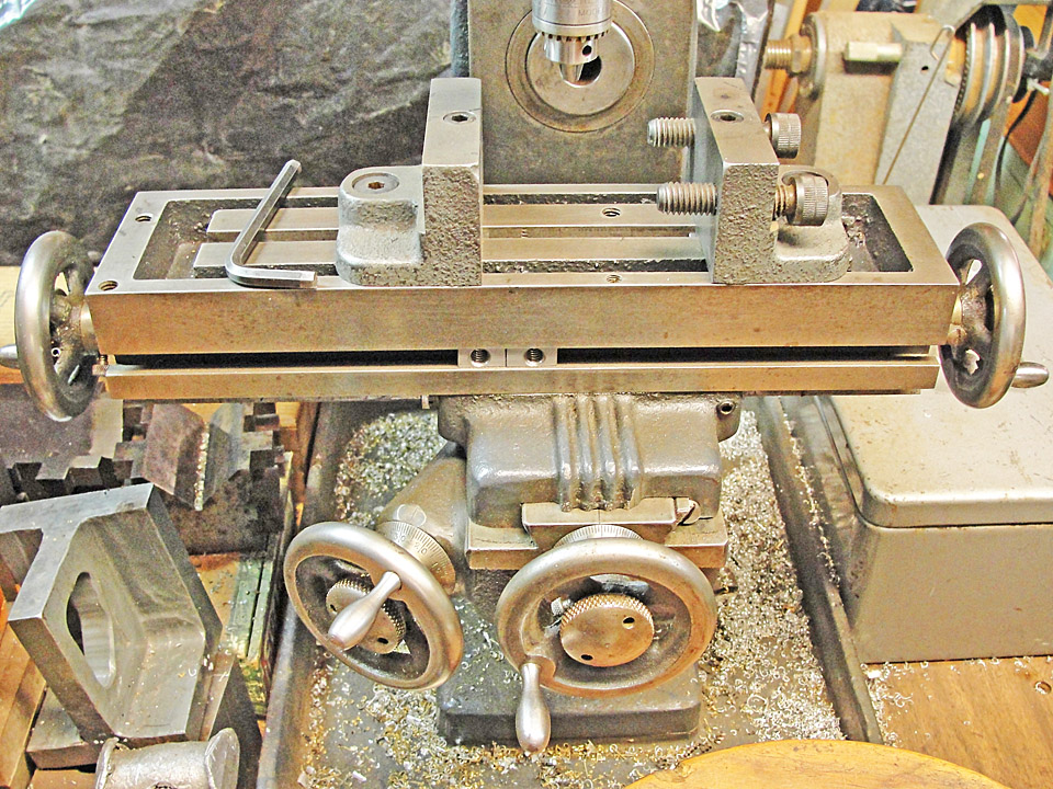 Childs 0000 horizontal milling machine with a Unimat vertical milling head