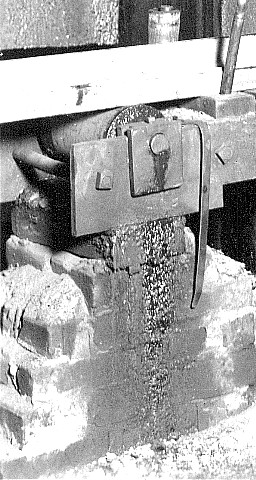 Cold straightening with press and gag - setup details